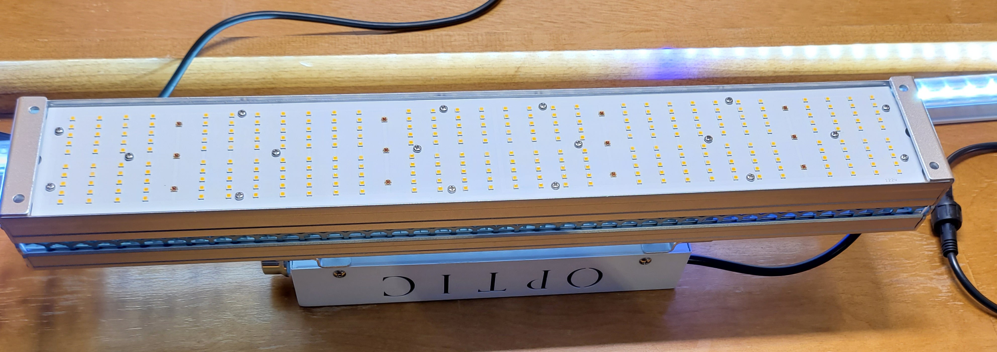 (1 left) Open box GMax 150 Dimmable LED Grow Light (LH351H V2) — Optic LED