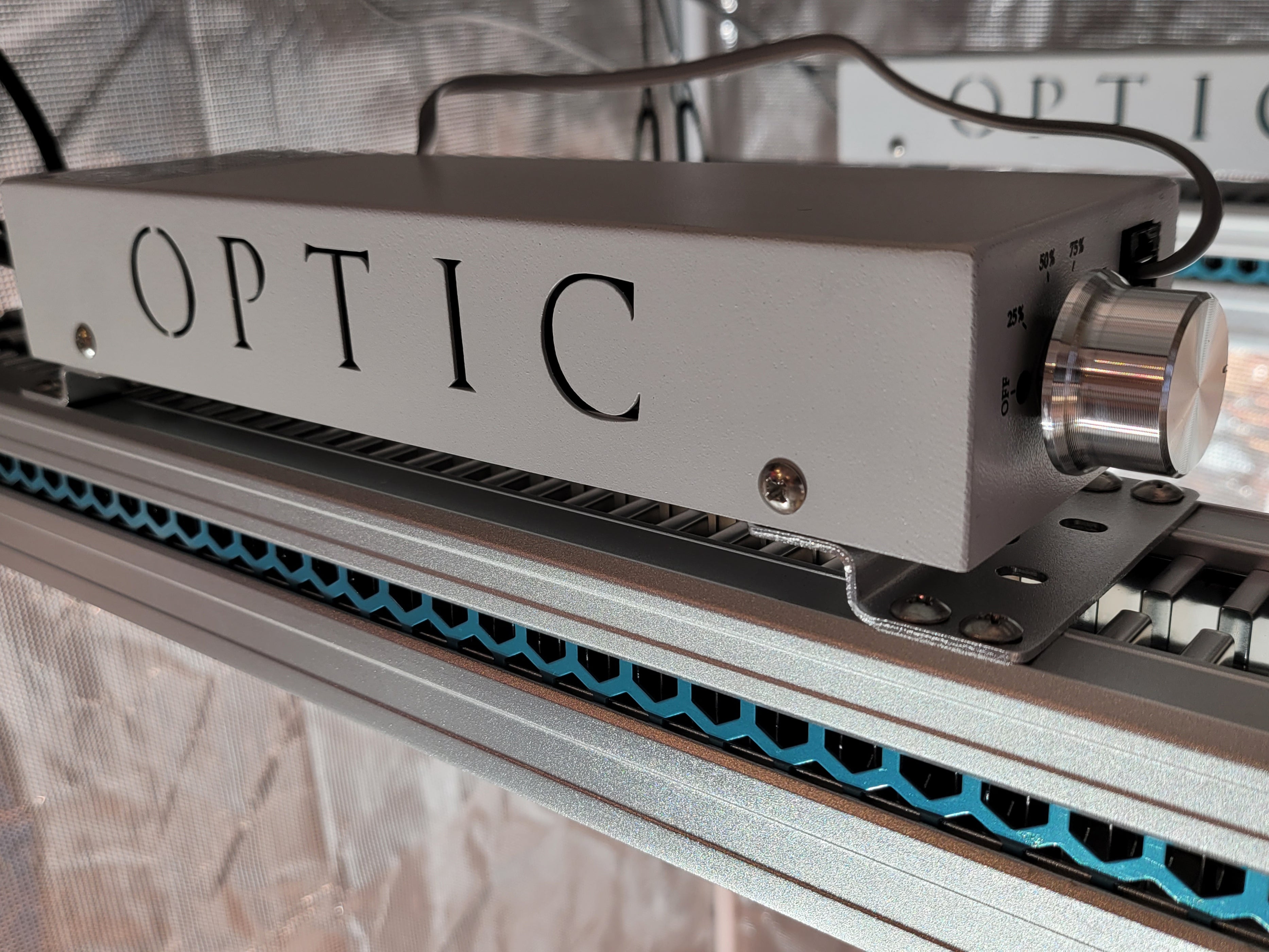 (1 left) Open box GMax 150 Dimmable LED Grow Light (LH351H V2) — Optic LED