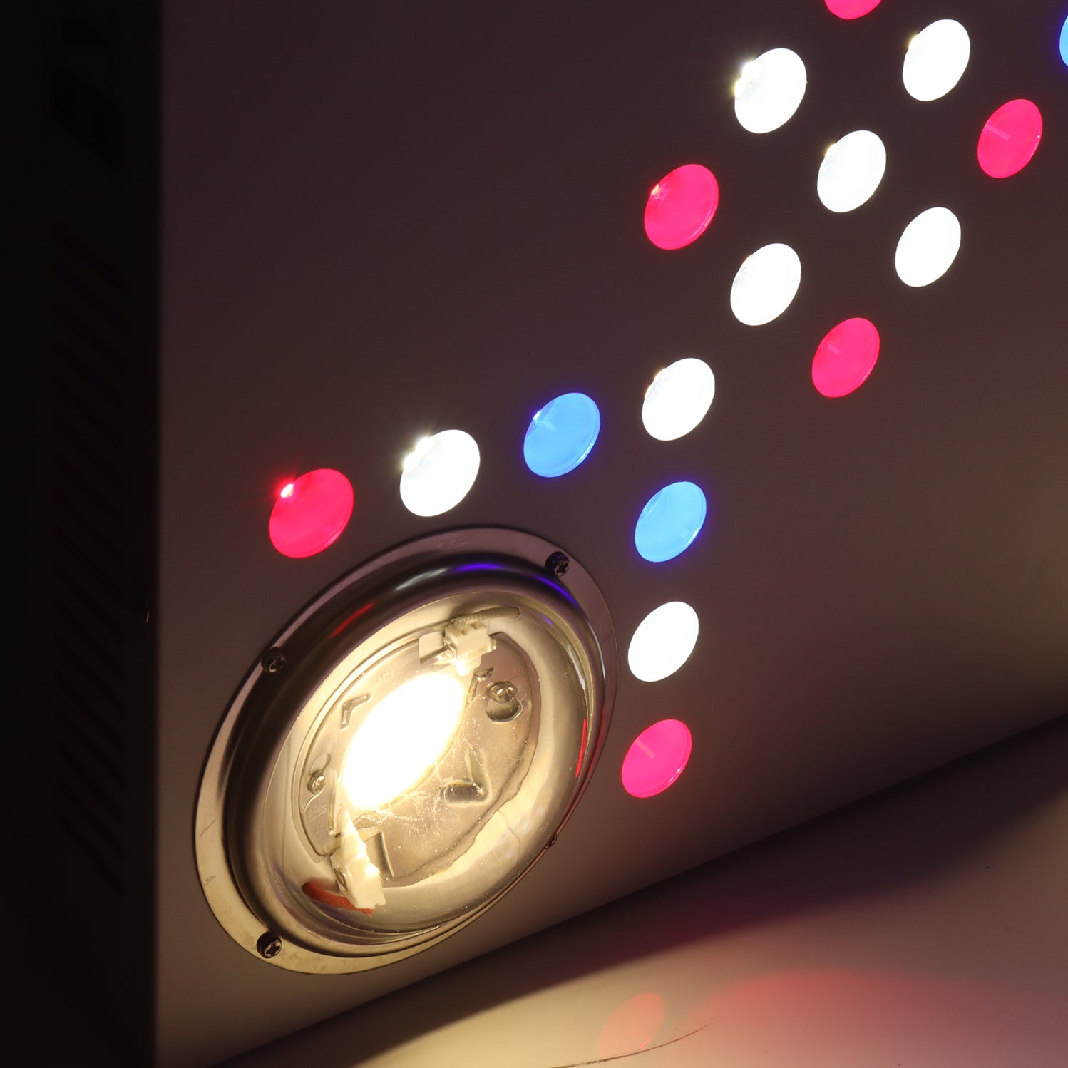 Optic 8+ Gen 3 700 Watt Dimmable LED Grow Light (UV/IR) (8/1/22 releas ...